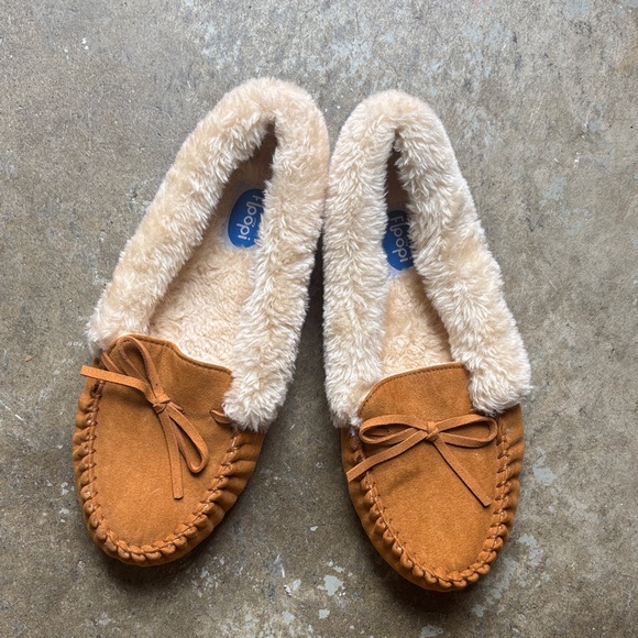 Shoes | Cozy Tan Moccasin Slippers With Faux Fur Lining | Poshmark